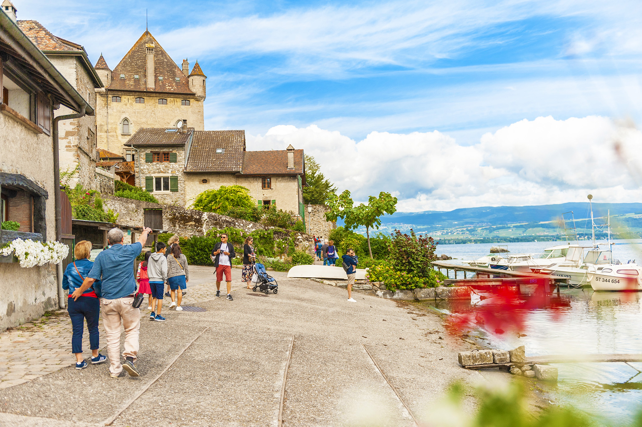Yvoire village médiéval fleuri, un des plus beaux villages du Lac Léman ...